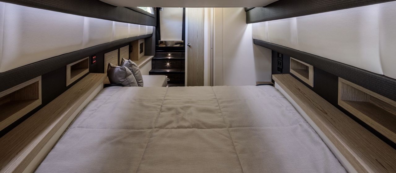 Omega 47 - Technohull