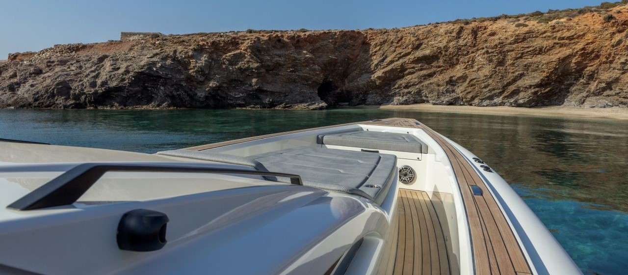 Omega 47 - Technohull