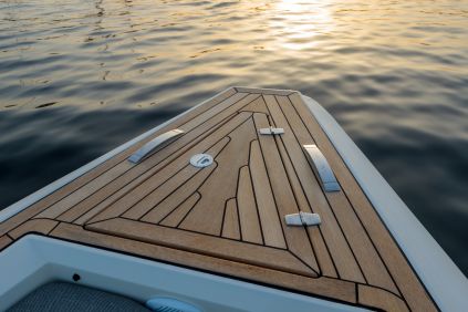 Omega 47 - Technohull