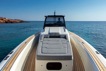 Omega 47 - Technohull